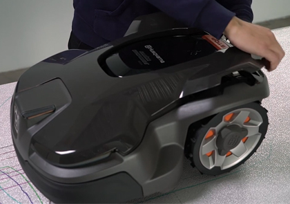 Retirez le corps de l'Automower 305, 310/315 (Mark 2), 405X et 415X